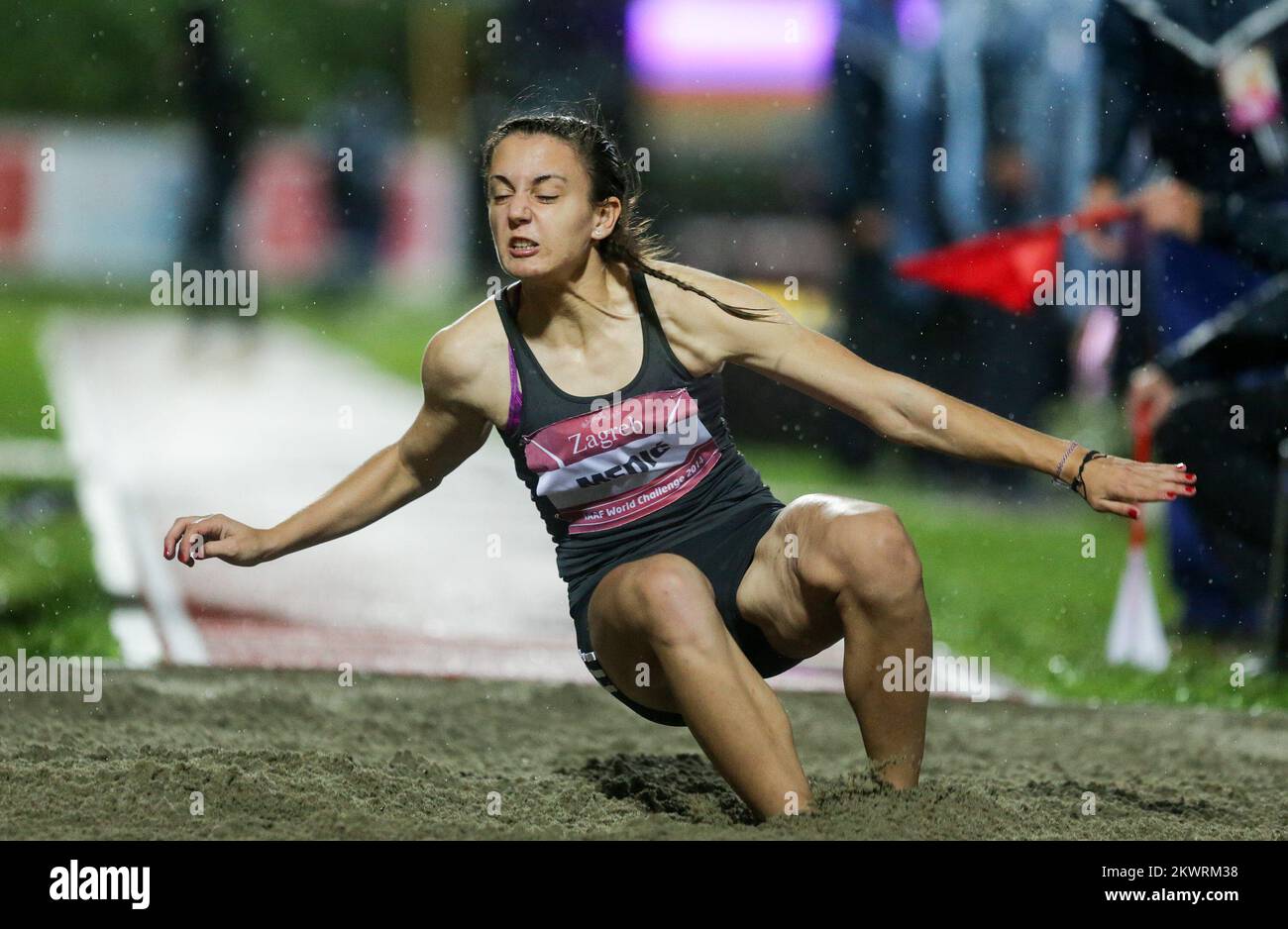 Long jump women hi-res stock photography and images - Alamy