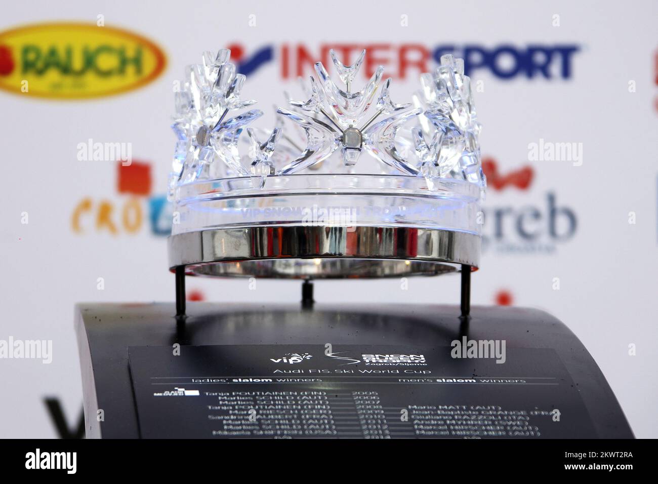 Queen crown 2015 hi-res stock photography and images - Alamy