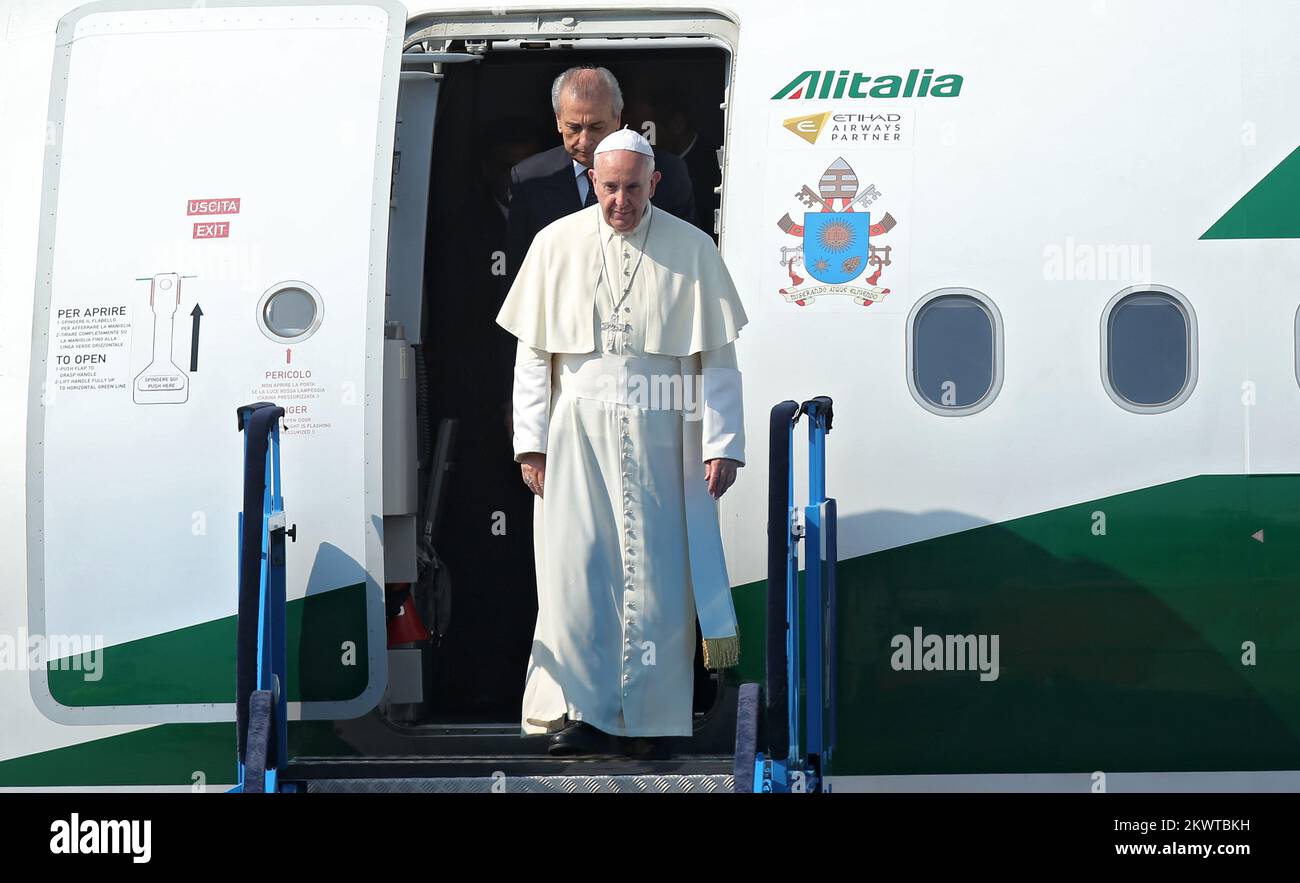 Arrival of pope francis hi-res stock photography and images - Alamy