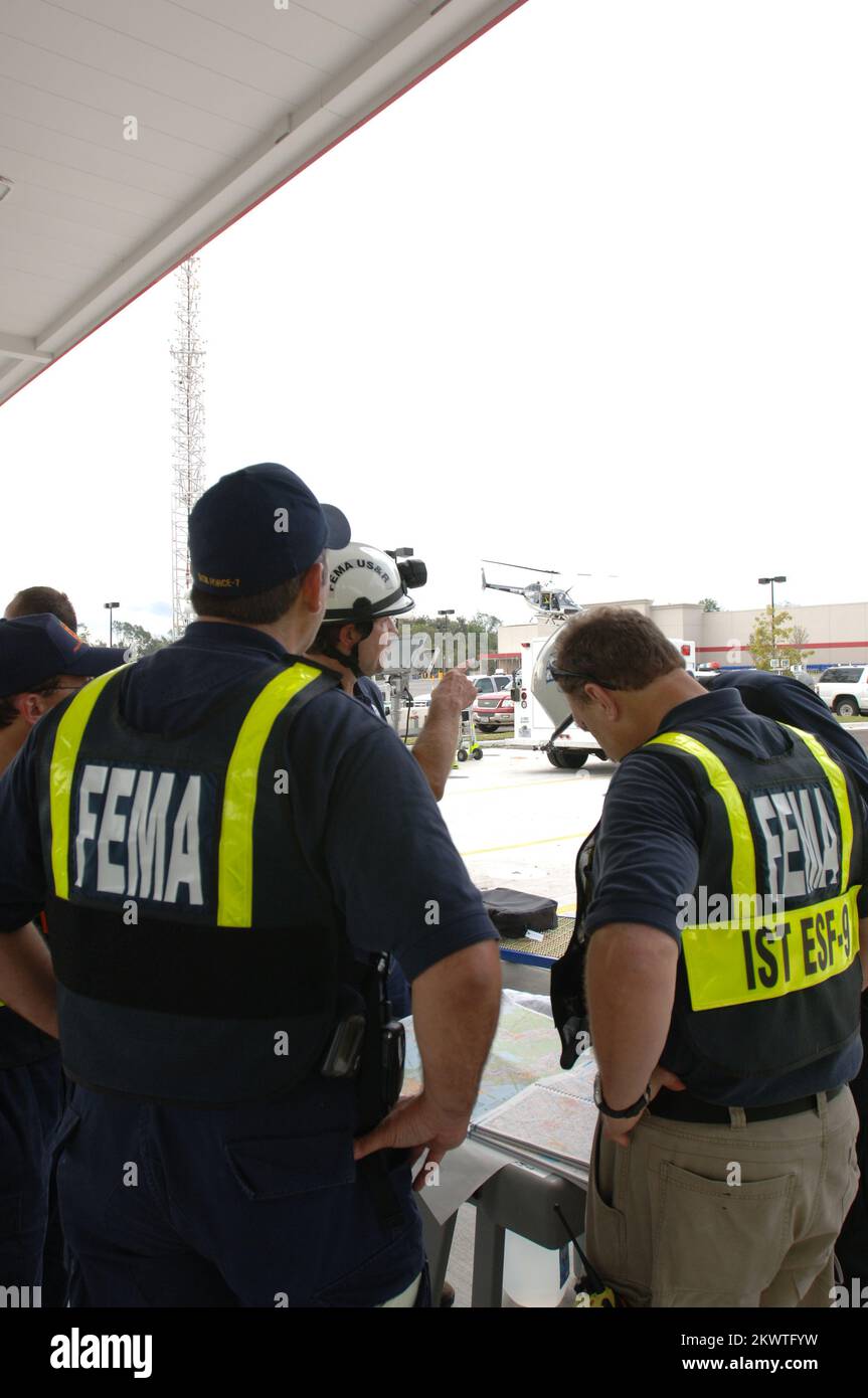 Fema search and rescue hi-res stock photography and images - Alamy