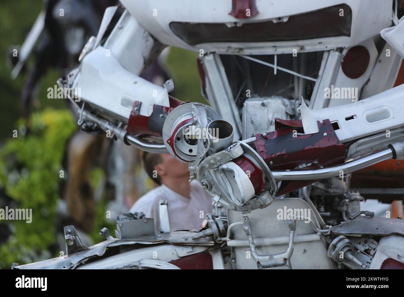 Exhibition called "Transformers defending Podgorica" is opened in park ...