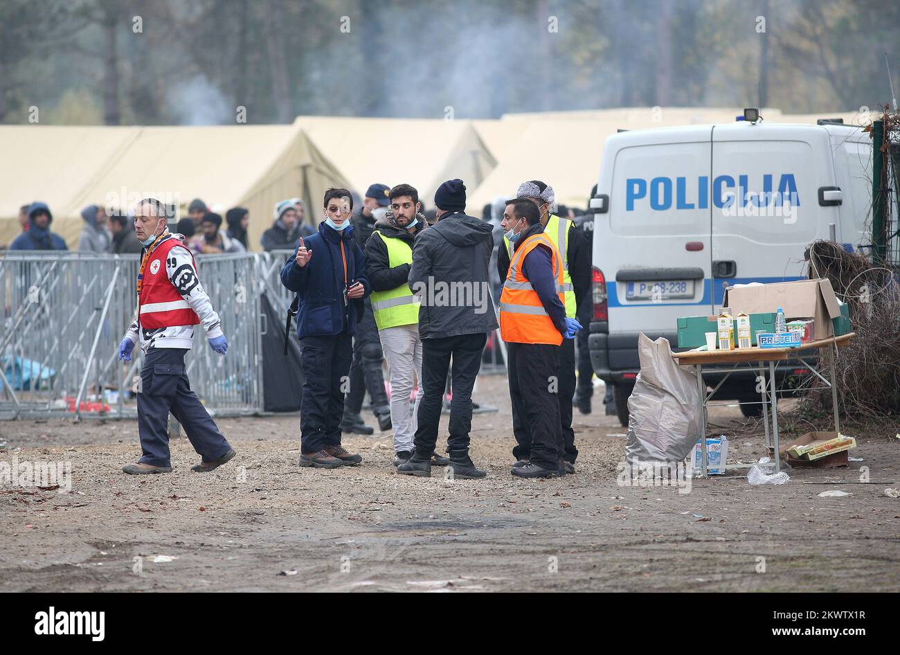 29.10.09.2015., Slovenia, Brezice - Slovenian police transporting ...