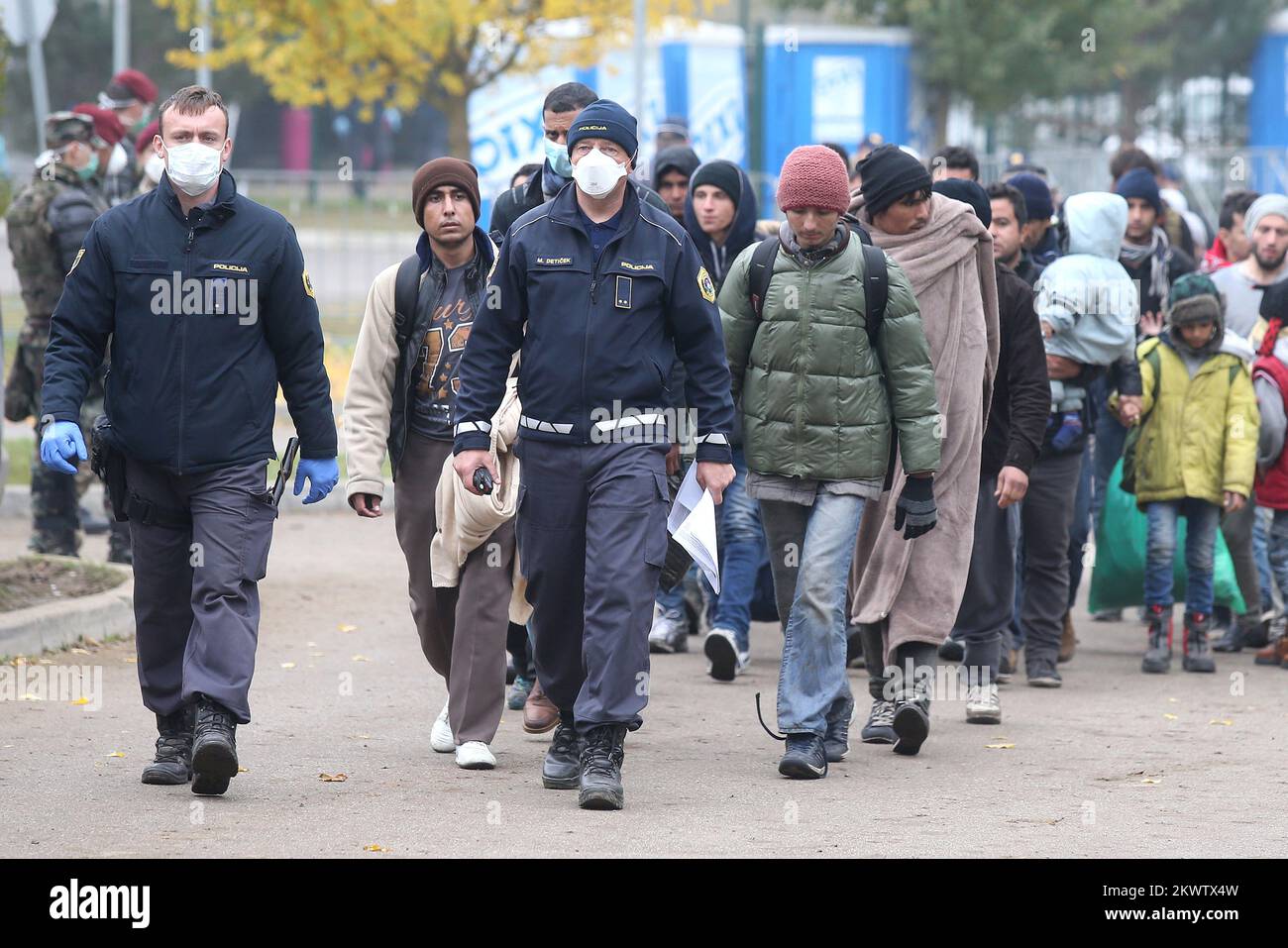 29.10.09.2015., Slovenia, Brezice - Slovenian police transporting ...