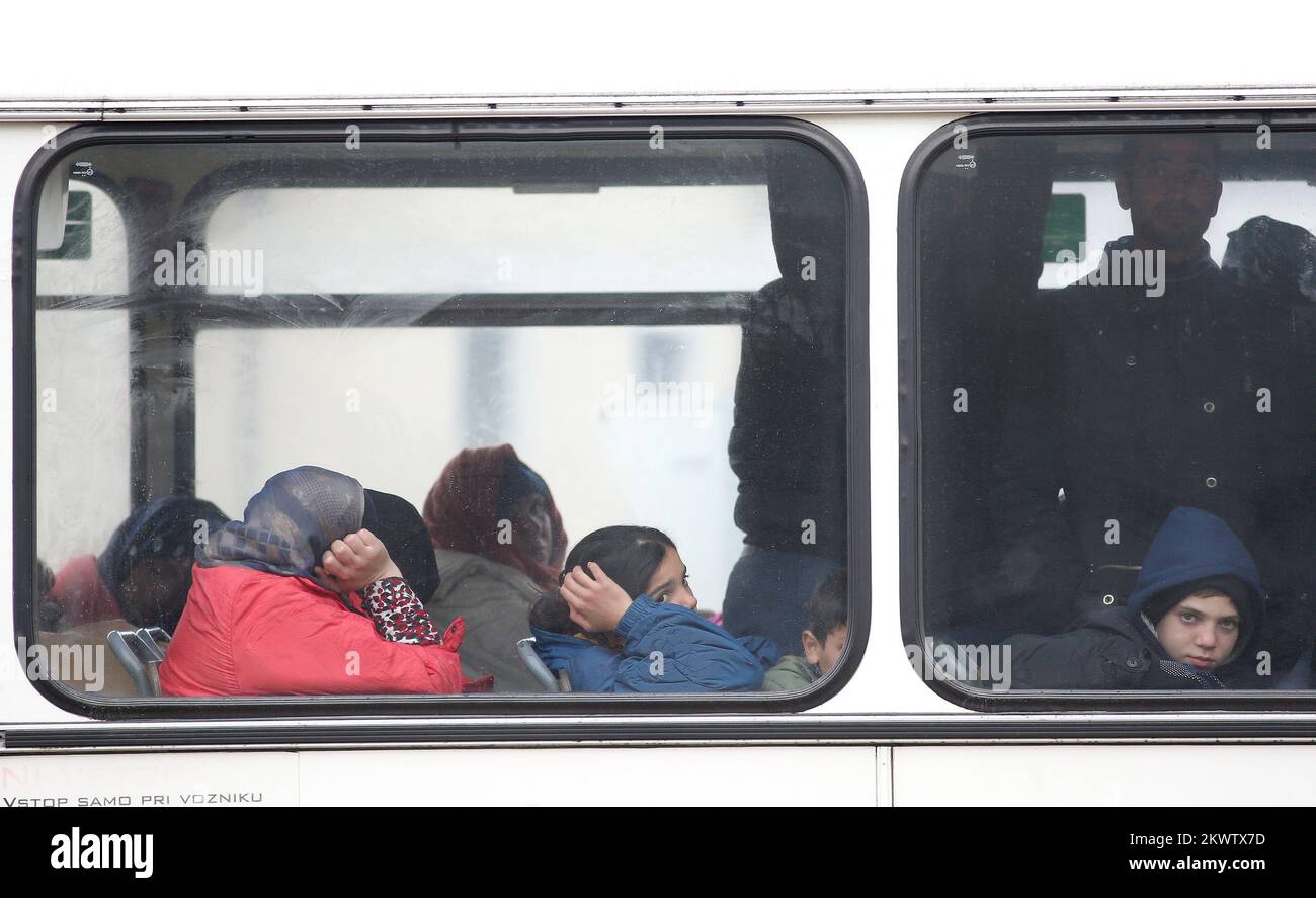 29.10.09.2015., Slovenia, Brezice - Slovenian police transporting ...
