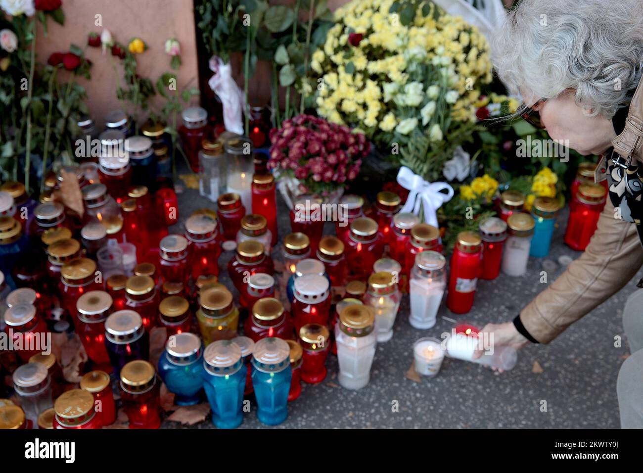 16.11.2015., Croatia, Zagreb - During the whole day citizens lay ...
