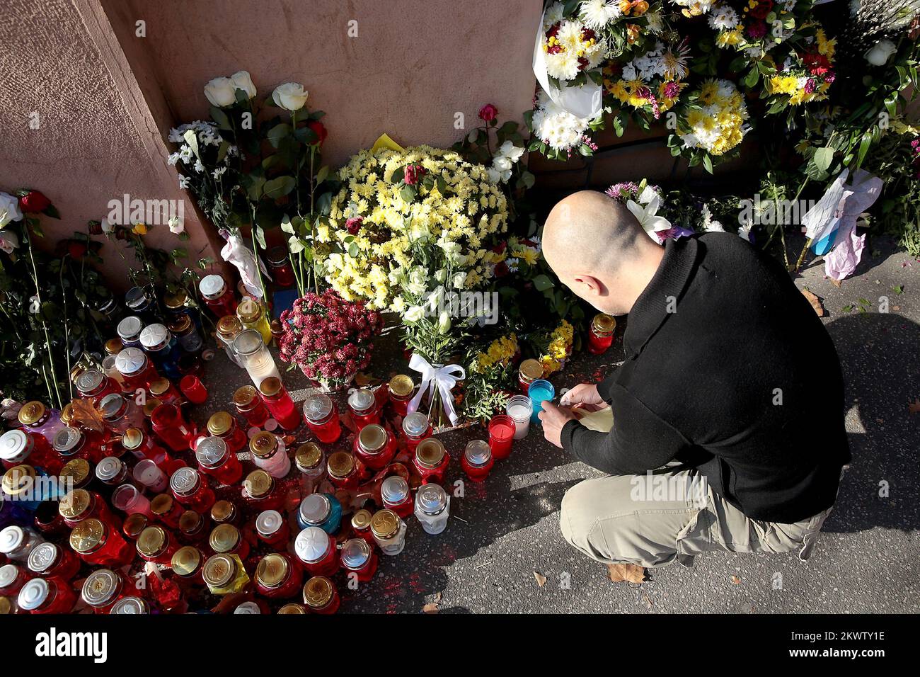 16.11.2015., Croatia, Zagreb - During the whole day citizens lay ...