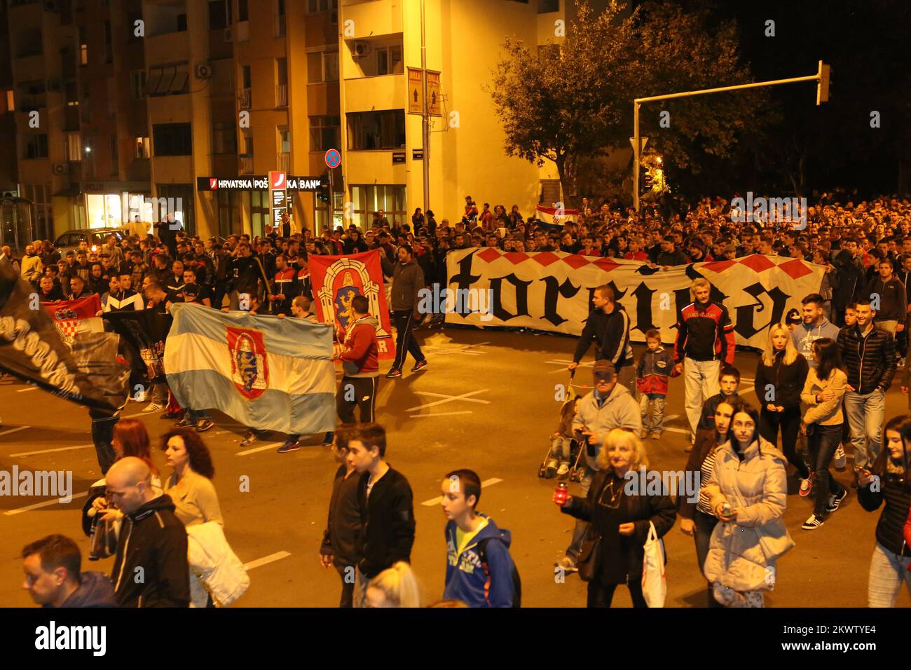 Serb paramilitary hi-res stock photography and images - Alamy