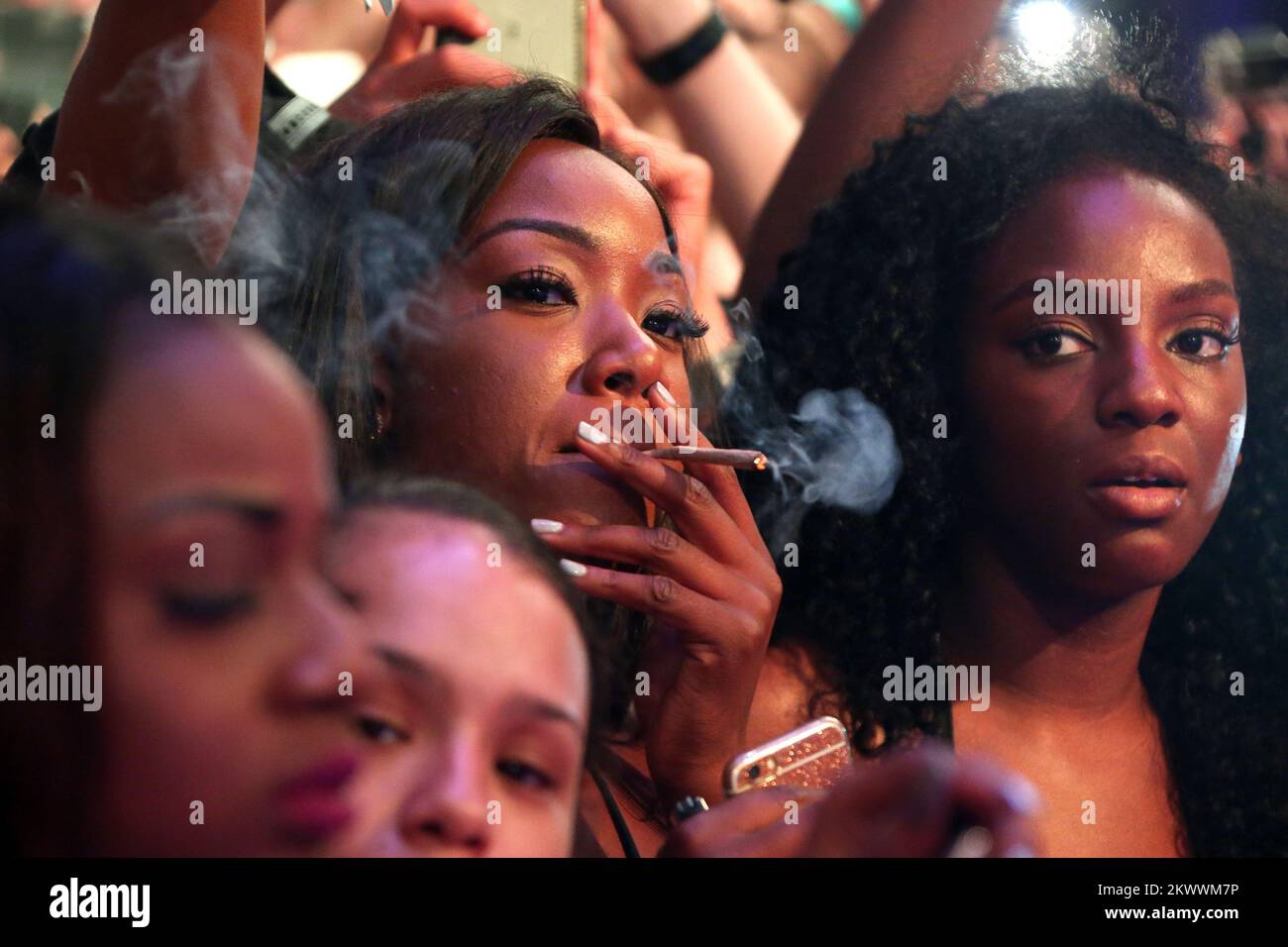 Smoking weed concert hi-res stock photography and images - Alamy