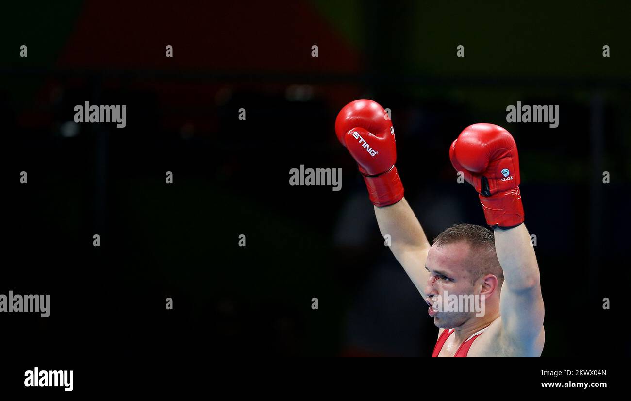 Light heavyweight boxing hi-res stock photography and images - Alamy