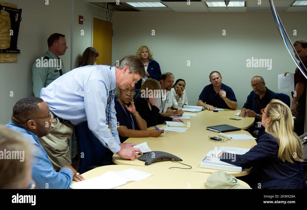 Washington, DC, June 29, 2006 FEMA Emergency Operations Center workers ...