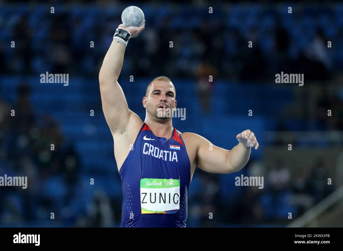 Mens shot put hi-res stock photography and images - Alamy
