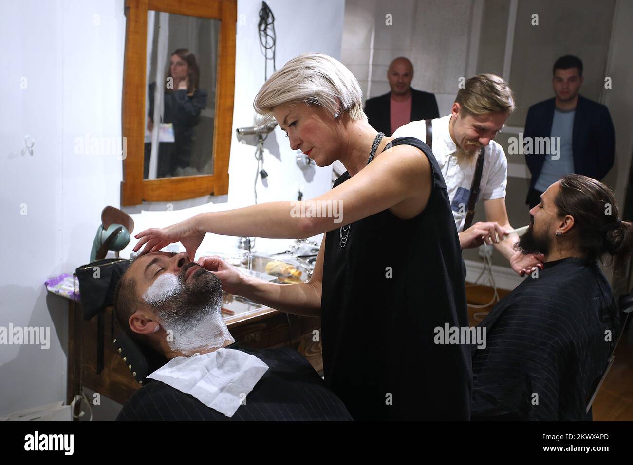 Jumpnswing hi-res stock photography and images - Alamy