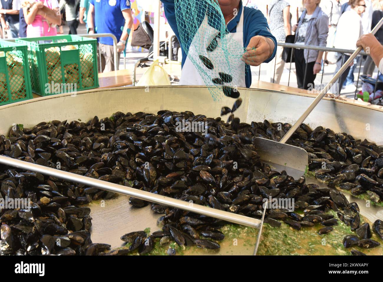 01.10.2016., Croatia, Pula - Cooking buzara as part of the Autumn in ...