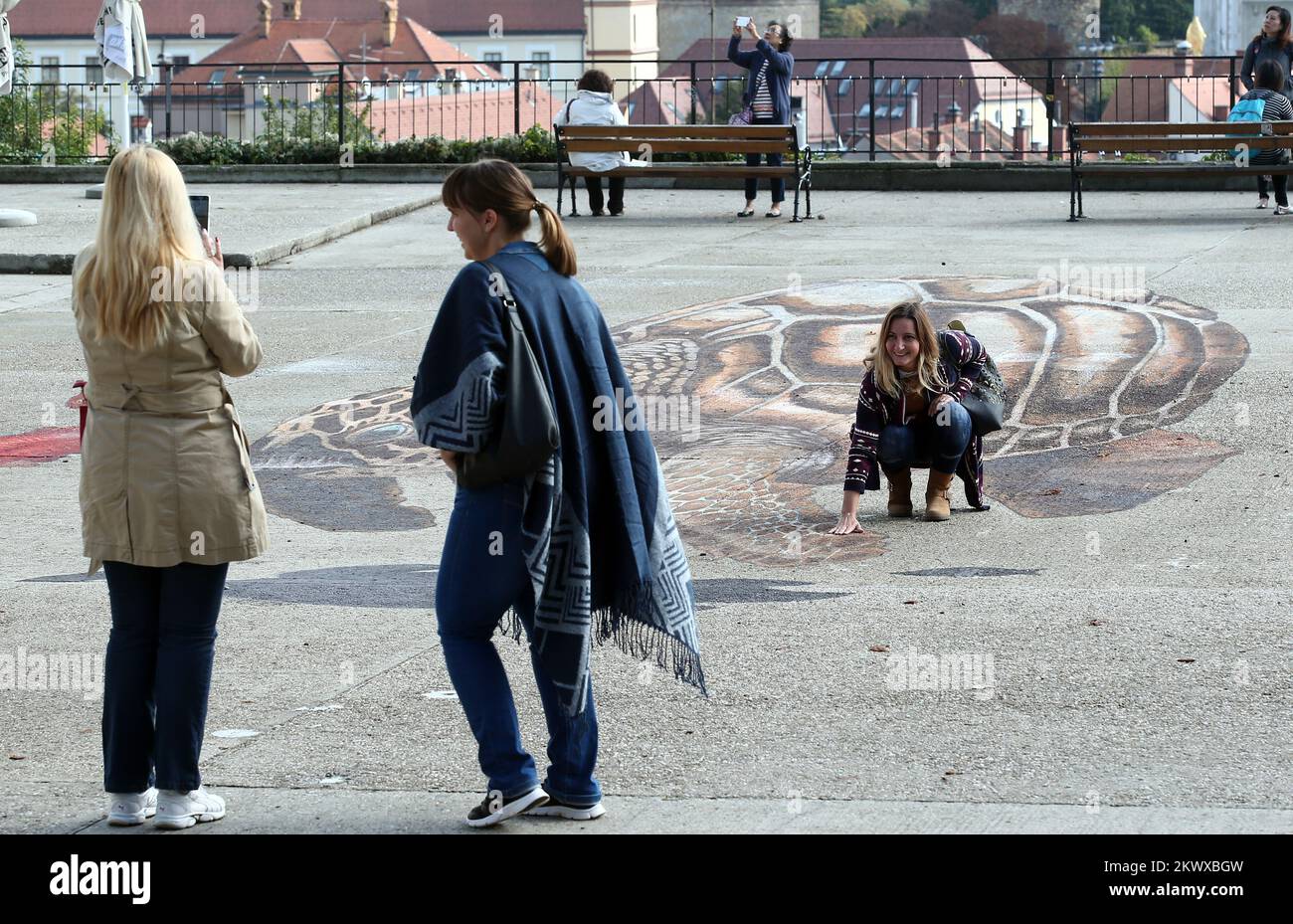 Anamorphosis art hi-res stock photography and images - Alamy