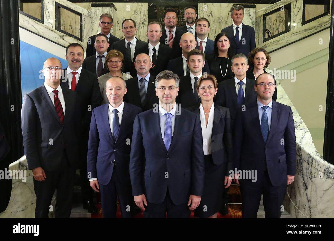 Niña nada hi-res stock photography and images - Alamy