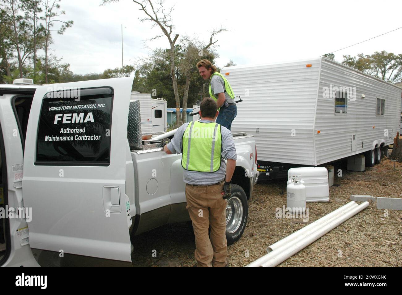Longer trailers hi-res stock photography and images - Alamy