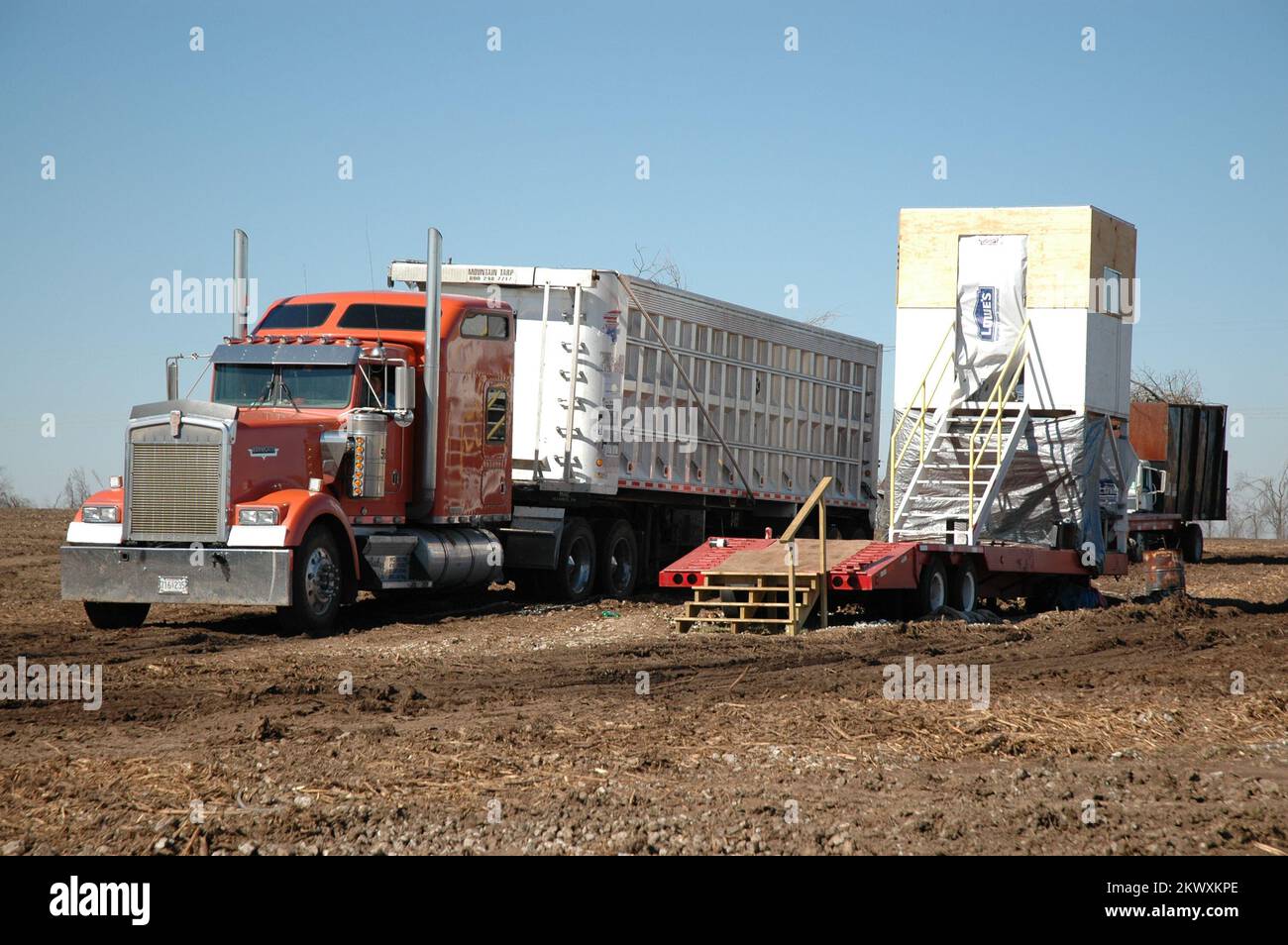 Debris generated hi-res stock photography and images - Alamy