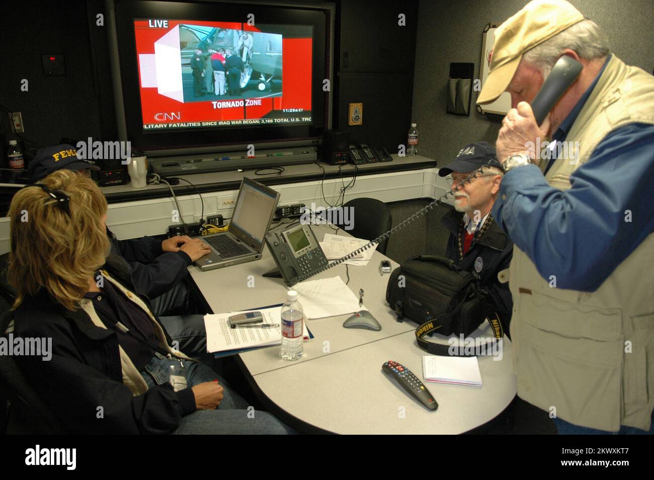 Mobile emergency response support hi-res stock photography and images ...