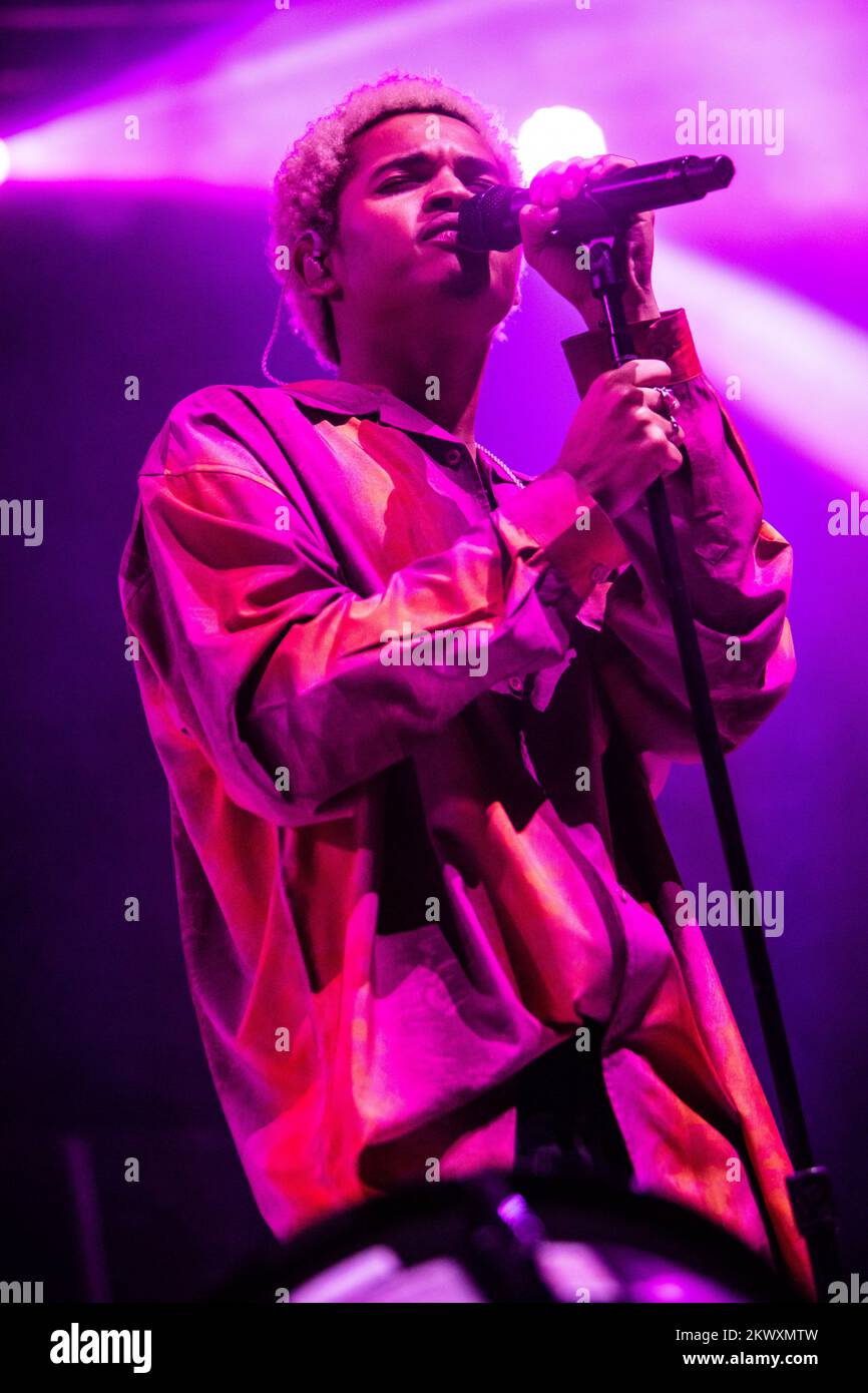 Destin conrad on stage hi-res stock photography and images - Alamy