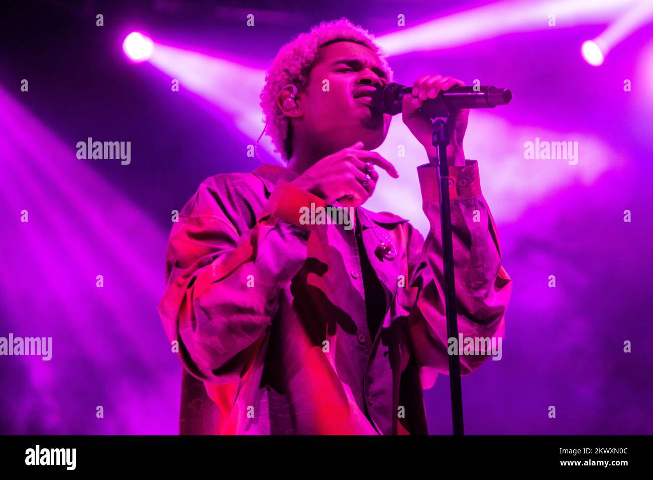 Destin singer hi-res stock photography and images - Alamy