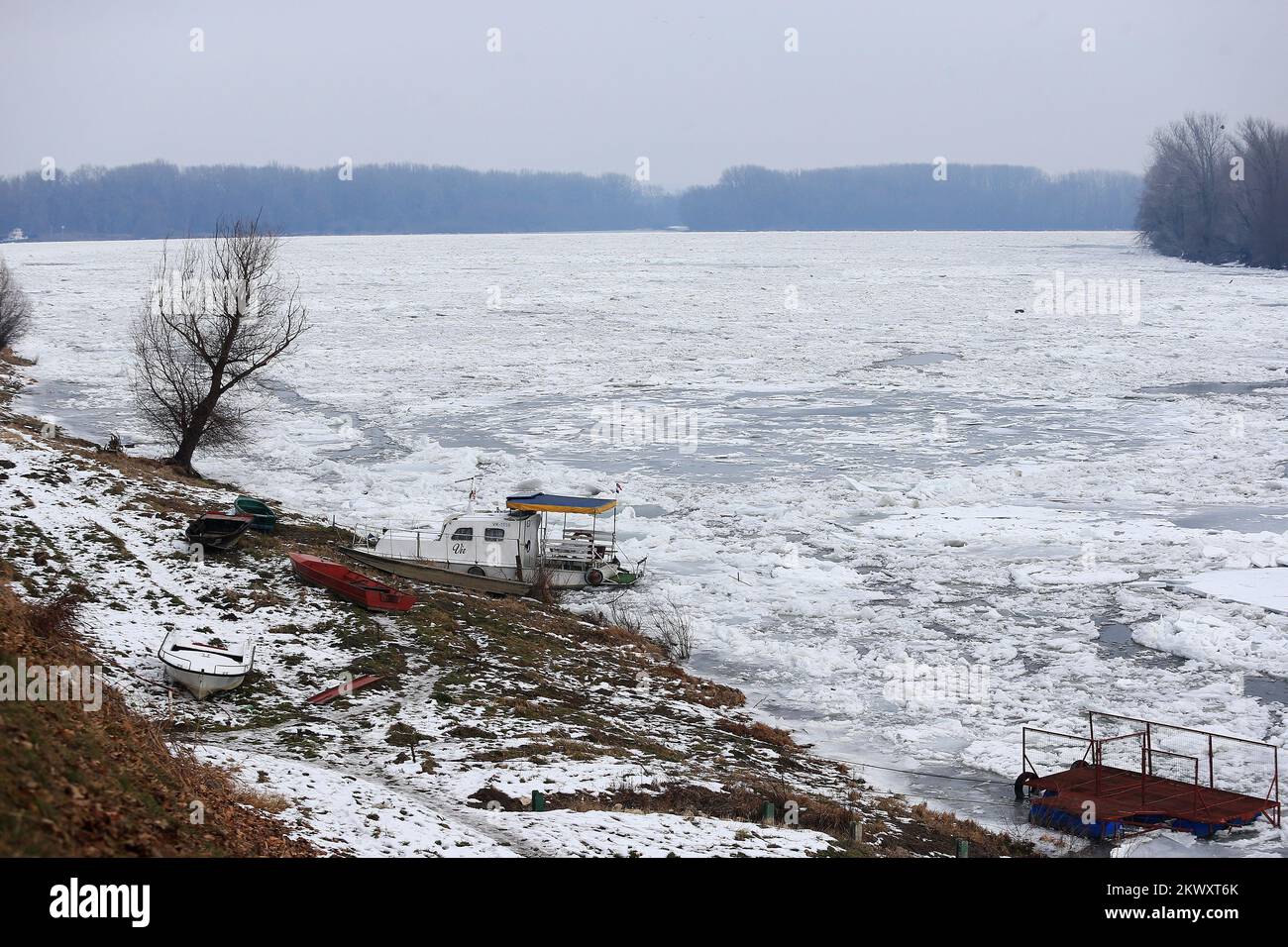 16.01.2017., Dalj, Croatia - Two Hungarian icebreaker come to break up ...