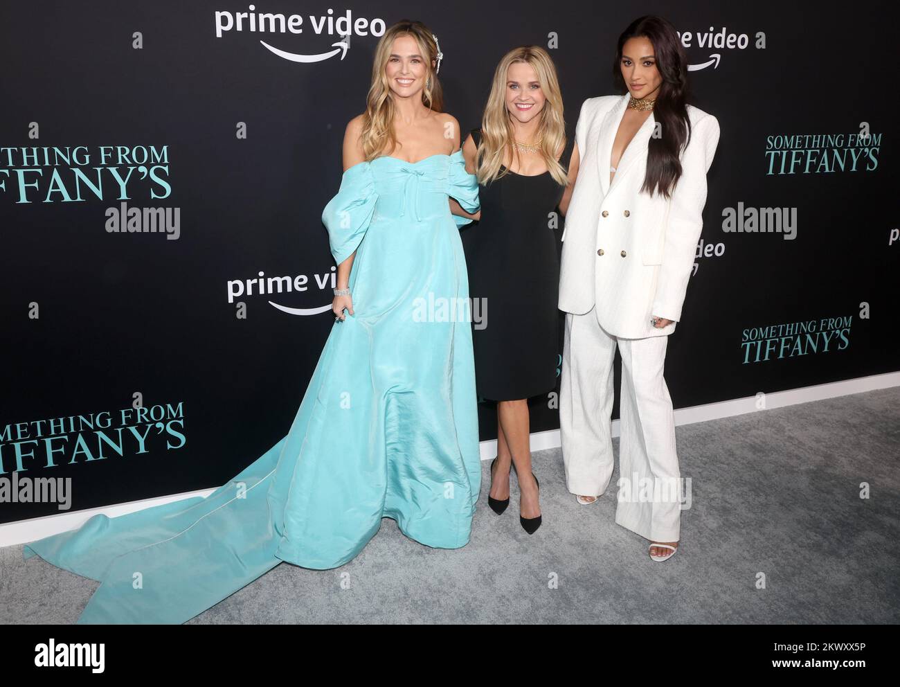 Los Angeles, Ca. 29th Nov, 2022. Zoey Deutch, Reese Witherspoon, Shay ...