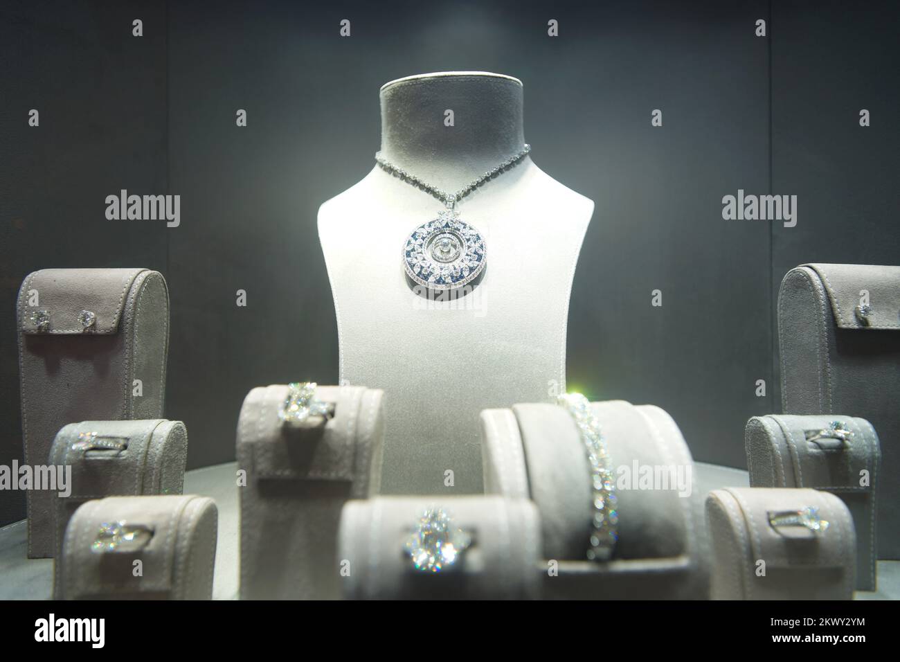 DUBAI, UAE - OCT 13: Jewellery store showcase in Dubai Mall on October ...