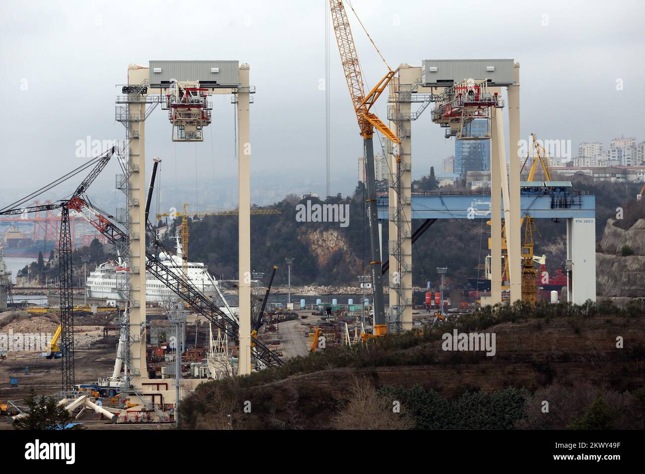 Super panamax hi-res stock photography and images - Alamy