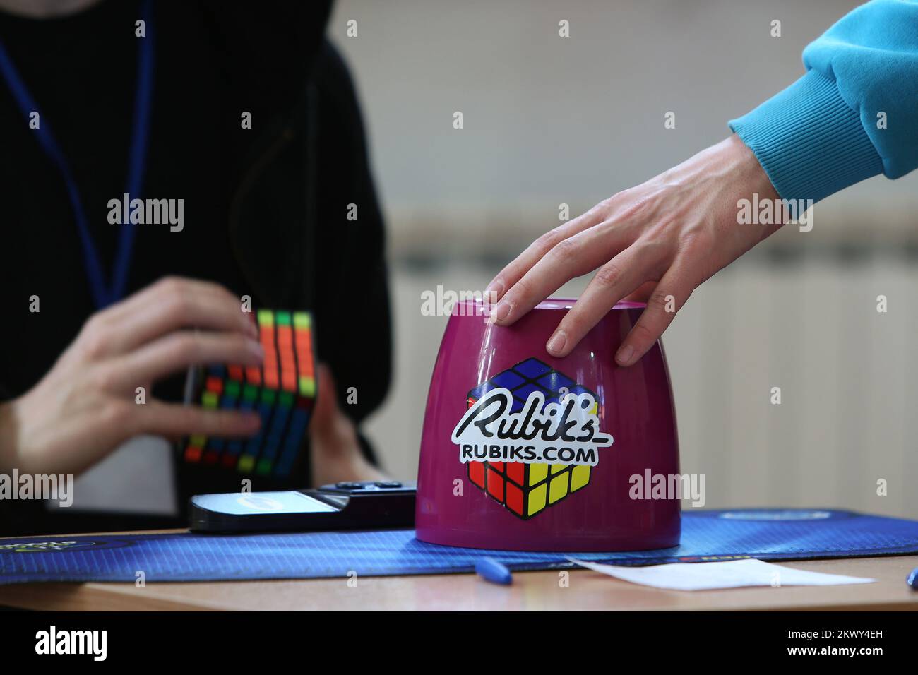 Stacking rubiks cube hi-res stock photography and images - Alamy