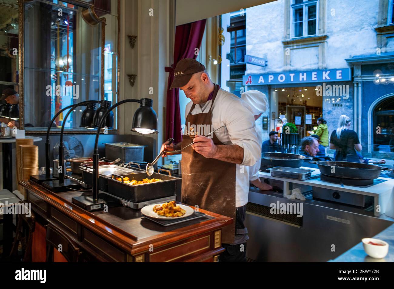 Demel café, Vienna / Famous Demel coffee house interior, Vienna ...
