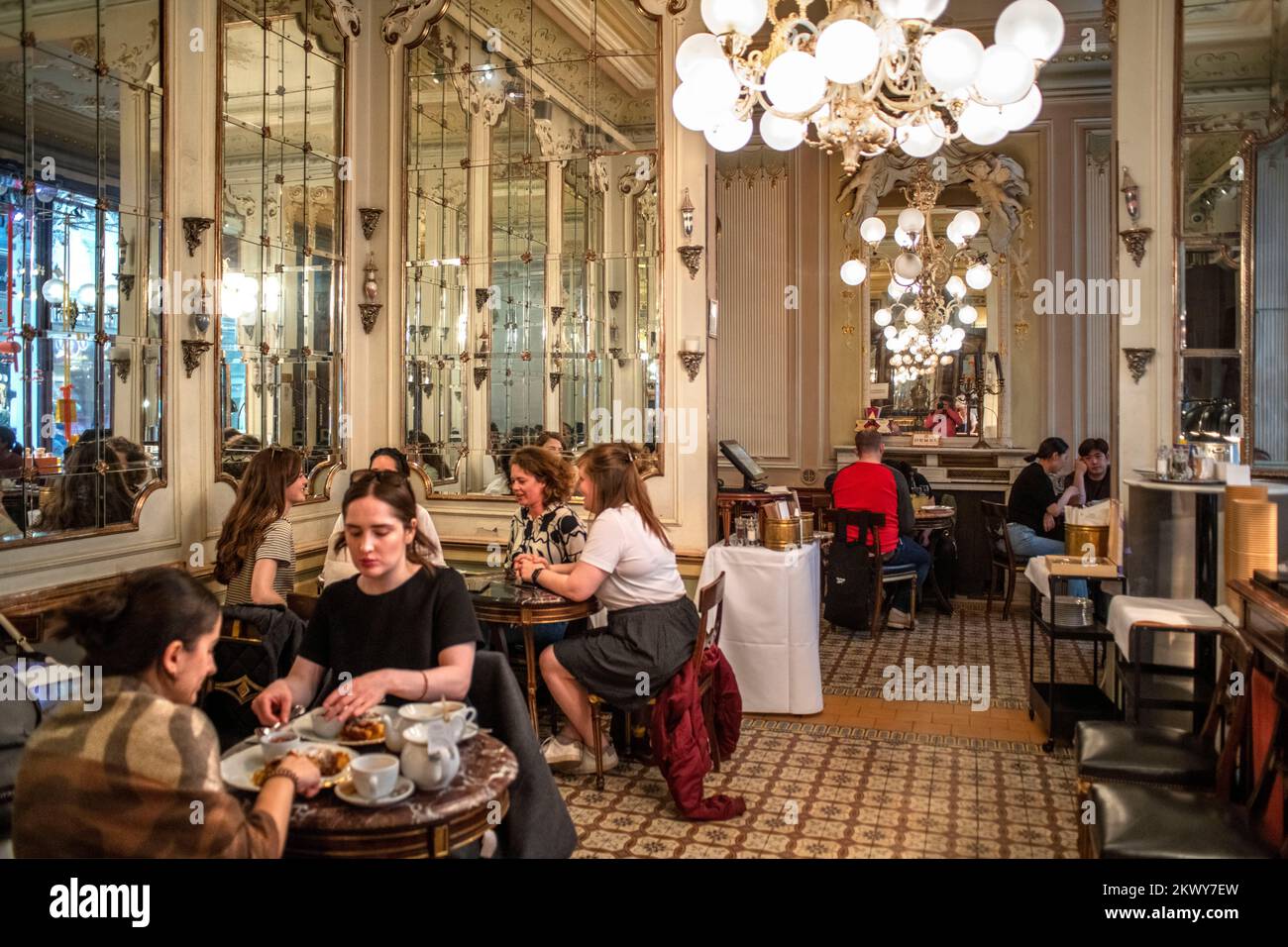 Demel café, Vienna / Famous Demel coffee house interior, Vienna ...