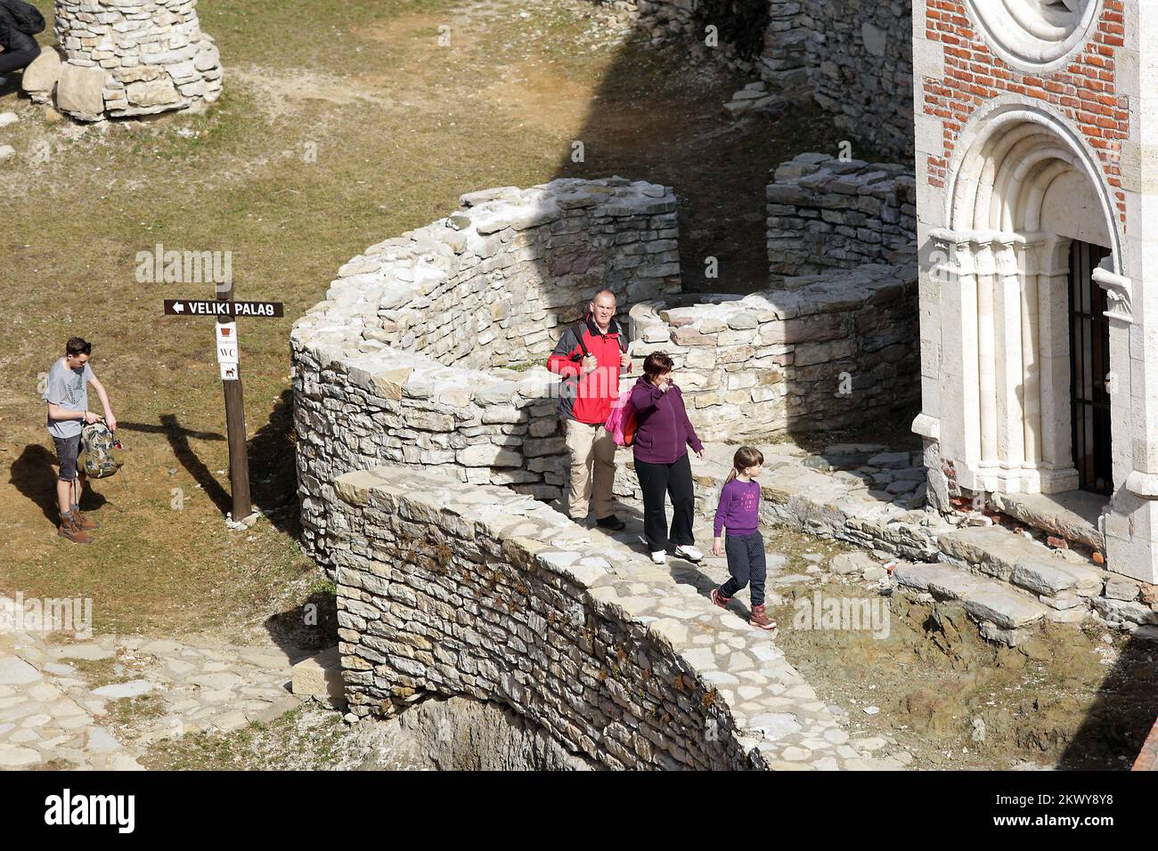 Castle built on a mountain spur hi-res stock photography and images - Alamy