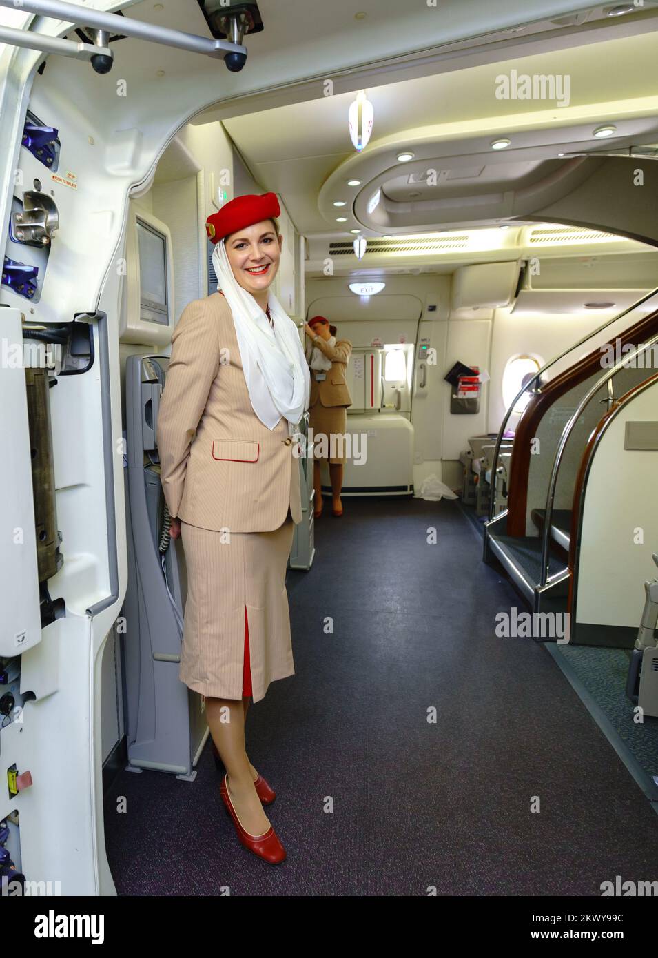 Emirates female flight attendants hi-res stock photography and images ...