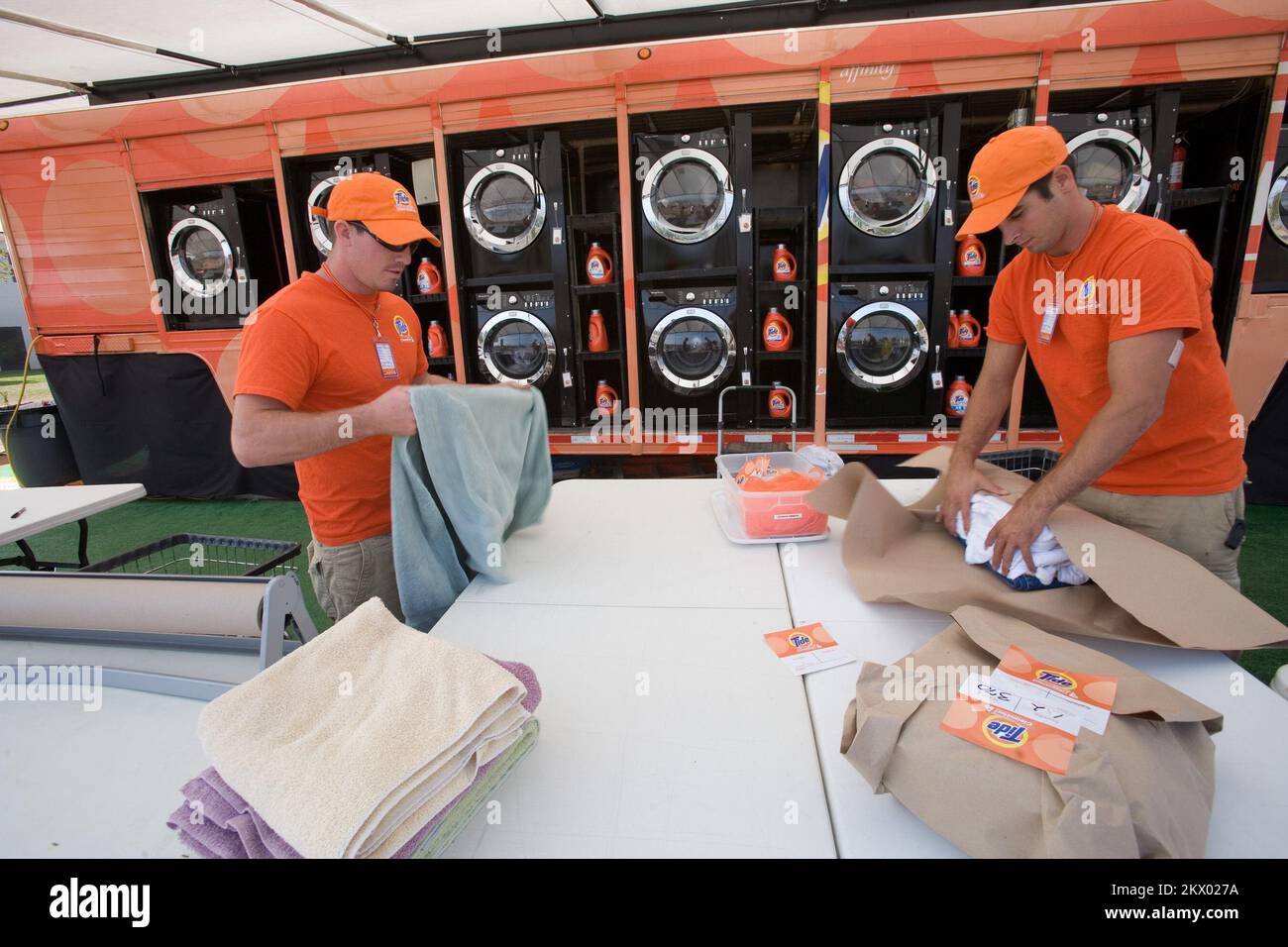 Wildfires, Ramona, CA, November 9, 2007 Volunteers, Pat Casey and Chris ...