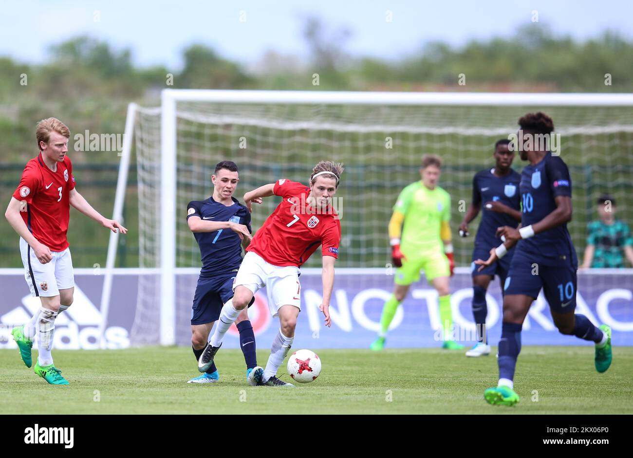 Phil foden england under 17 hi-res stock photography and images - Alamy