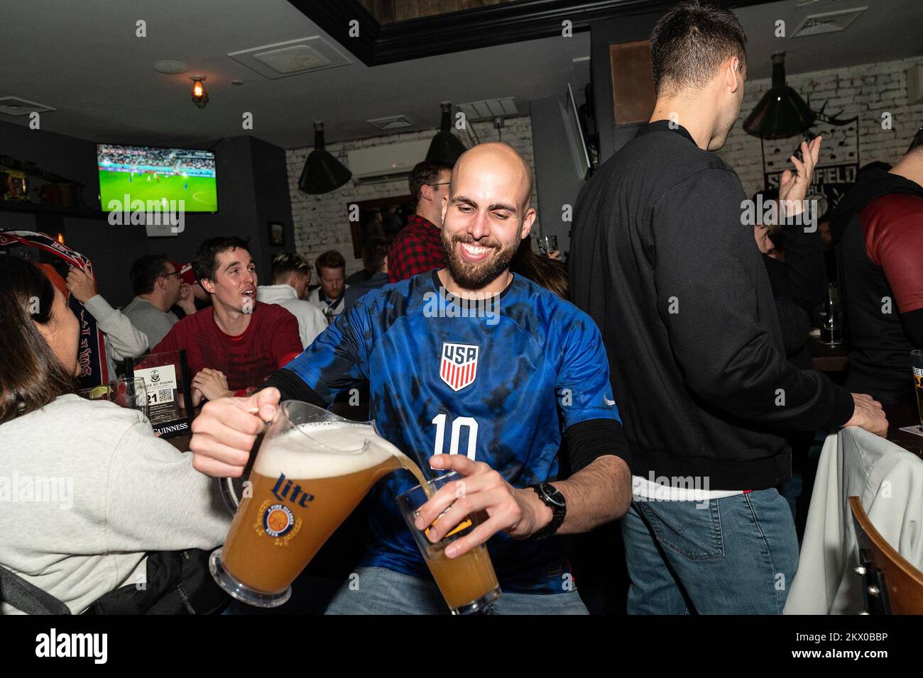 Chelsea fans beer hi-res stock photography and images - Alamy