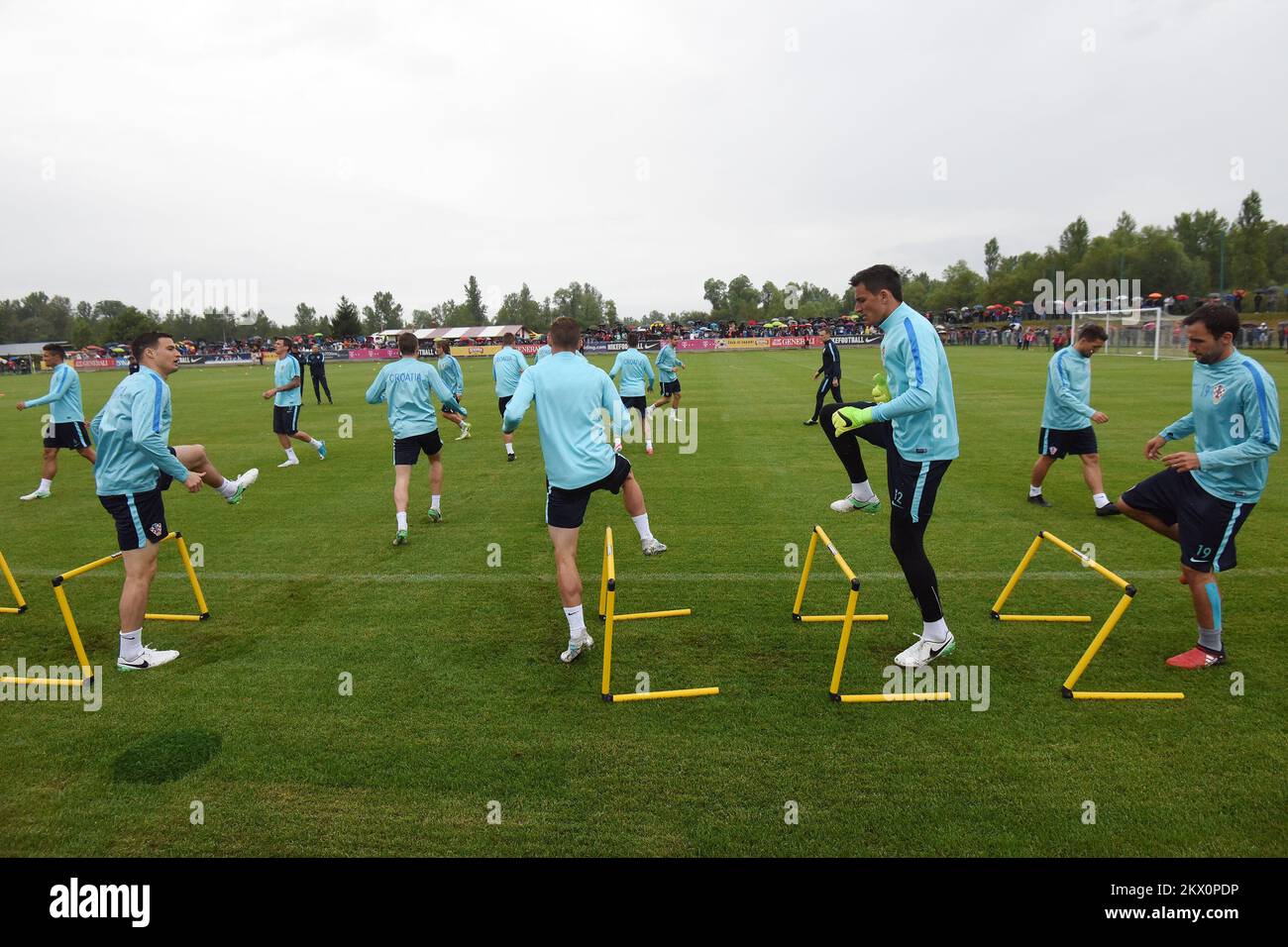 Na training hi-res stock photography and images - Alamy