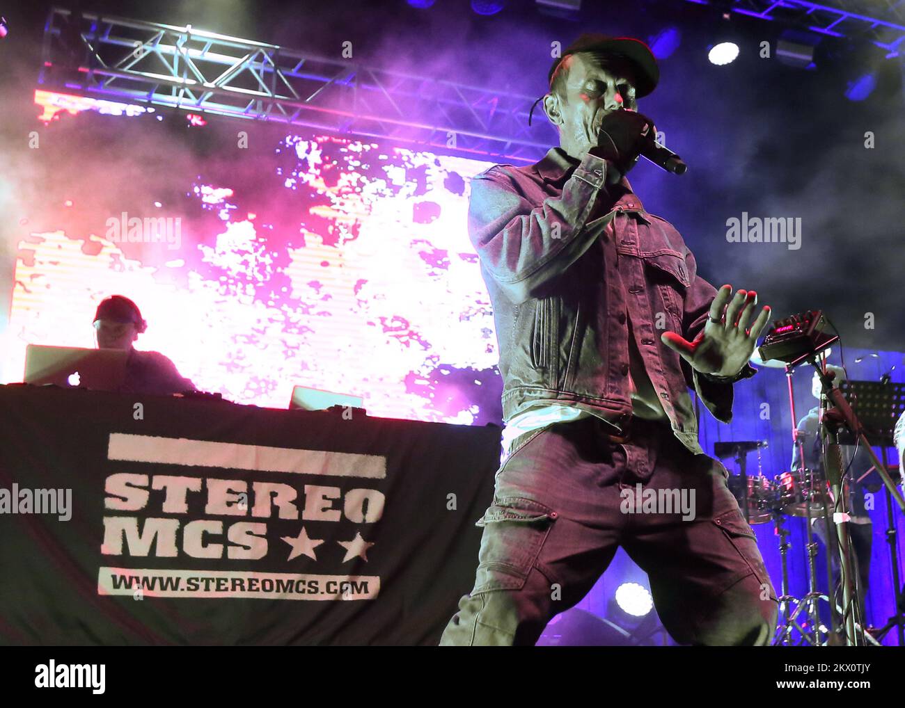 Michaels fortress summer stage birthday stereo mcs hi-res stock ...