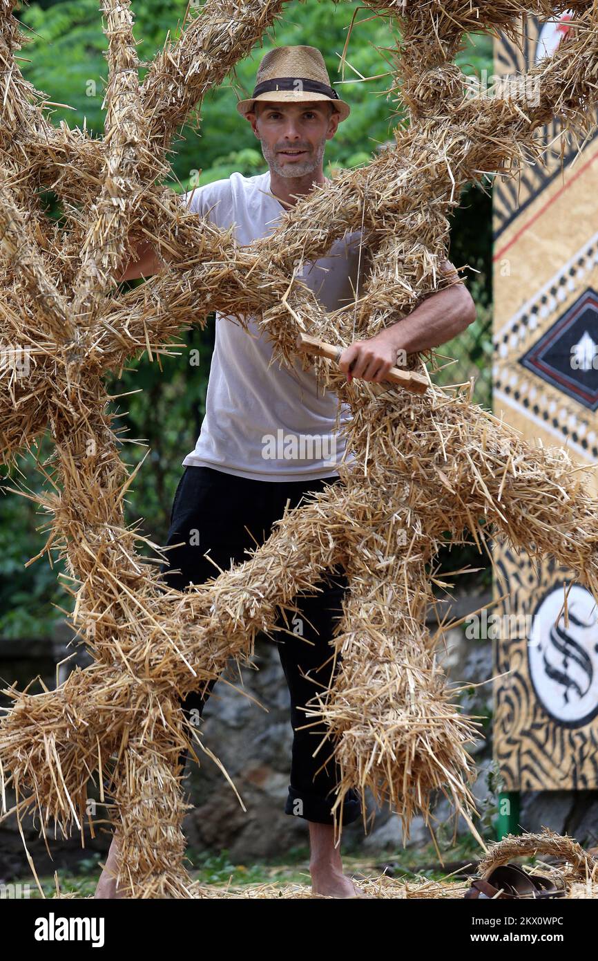 Nikola faller hi-res stock photography and images - Alamy