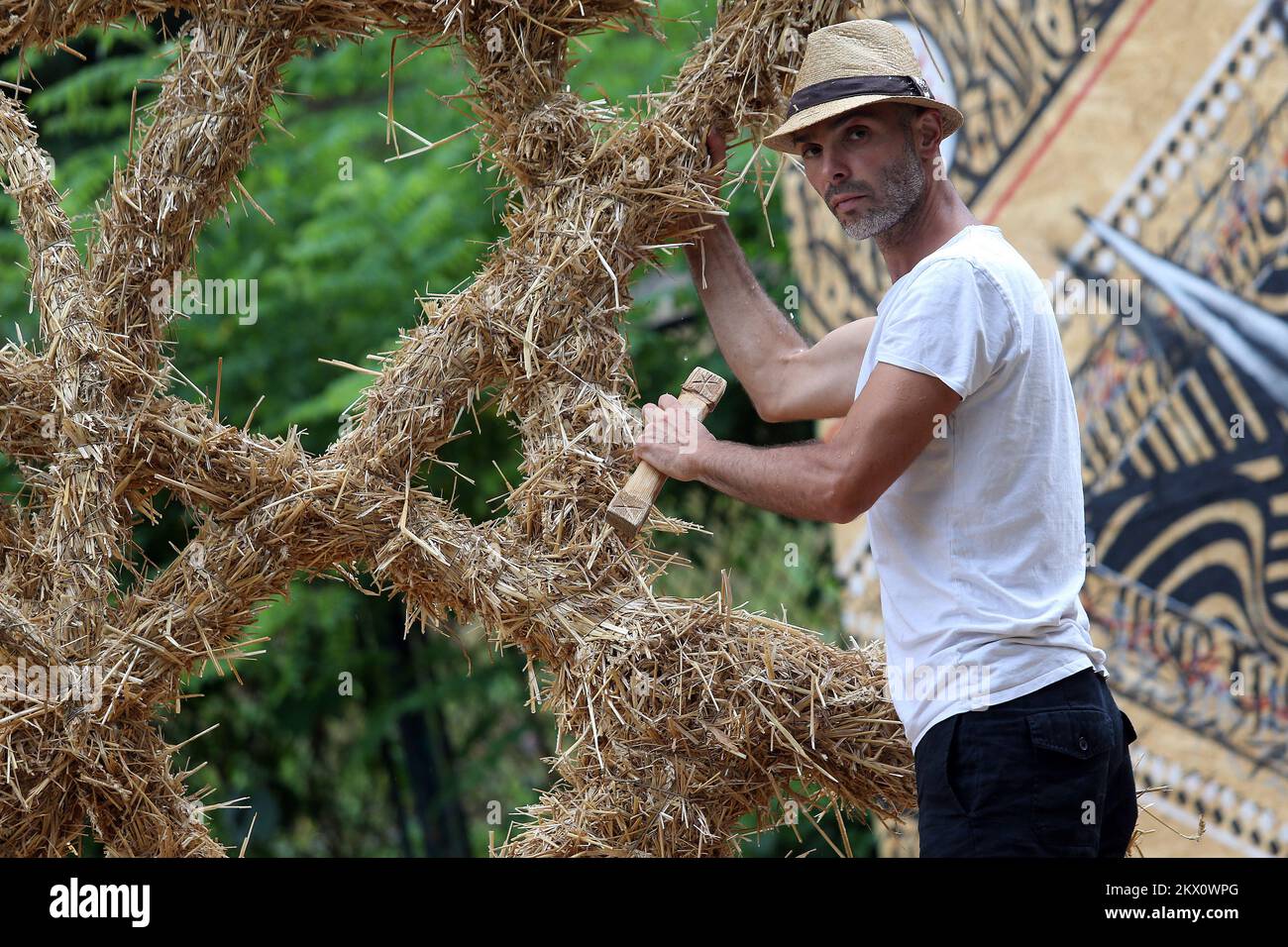 Nikola faller hi-res stock photography and images - Alamy