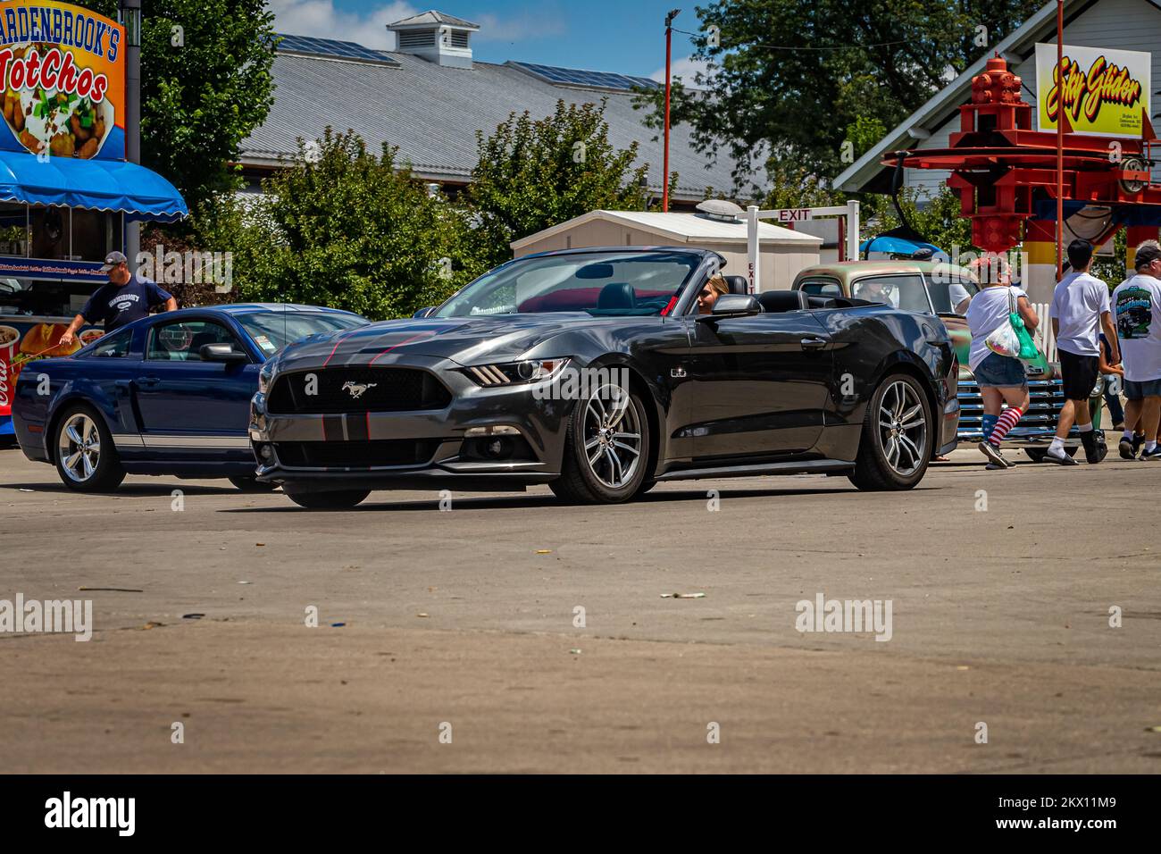Vintage mustang car angle hi-res stock photography and images - Alamy