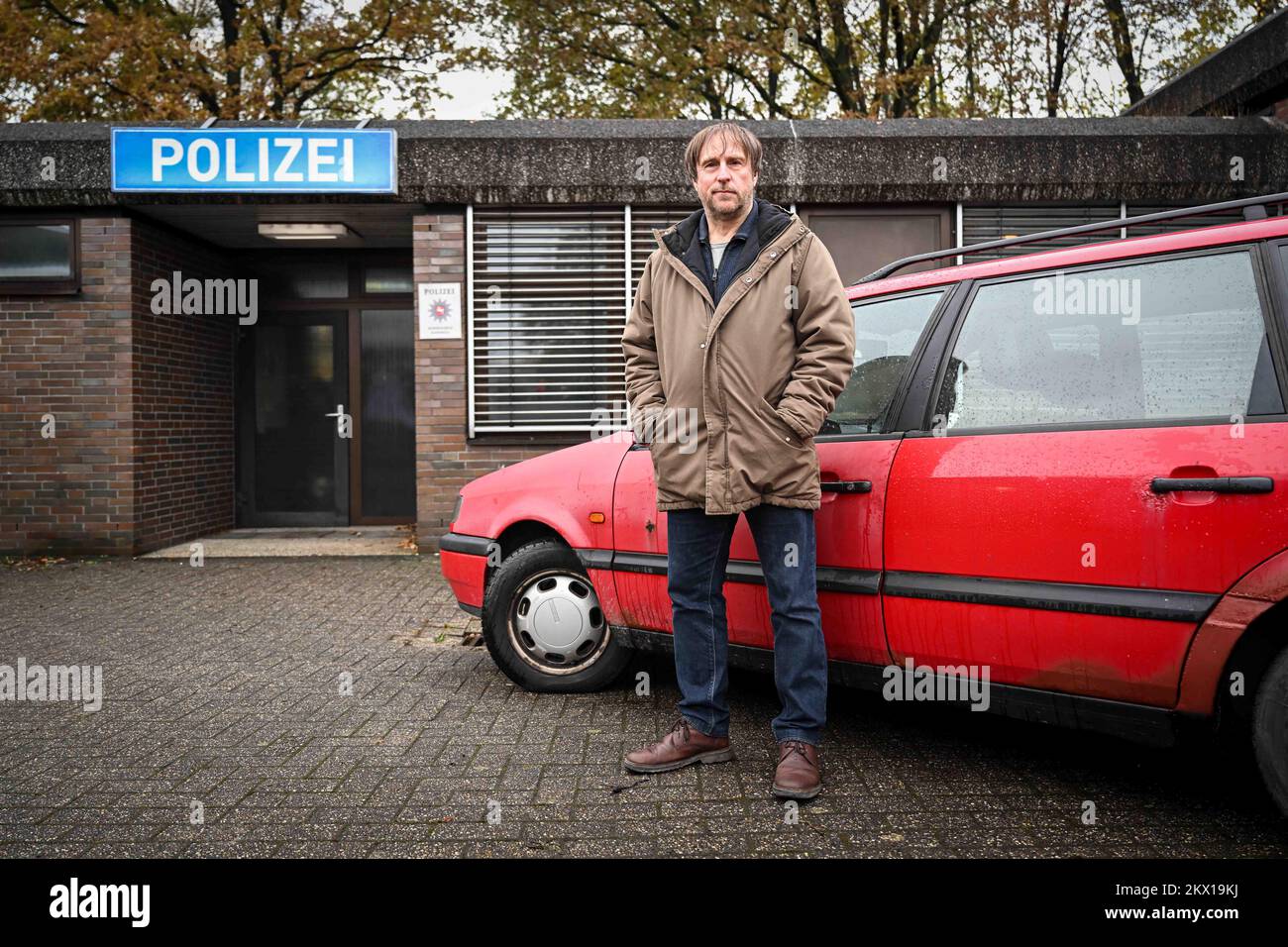 Varel, Germany. 30th Nov, 2022. Bjarne Mädel, actor, stands on the set ...