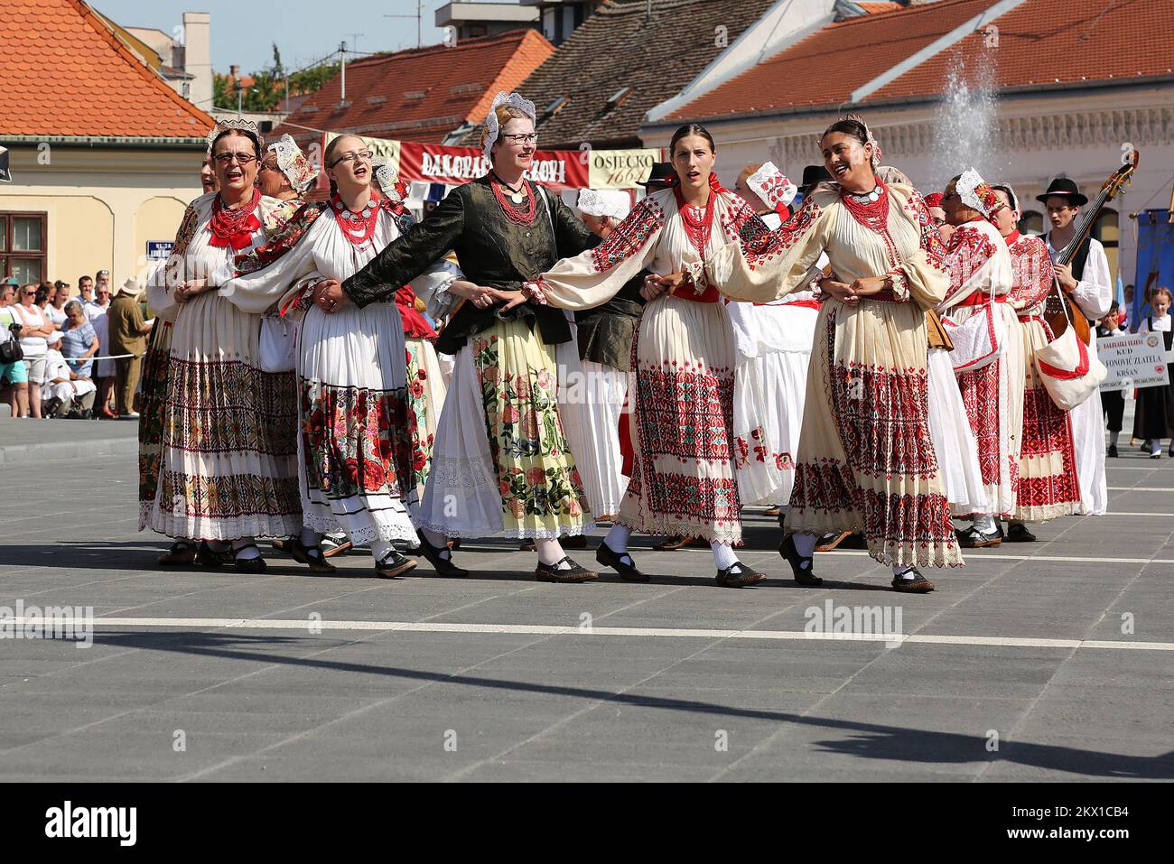 Traditional ceremonial dances hi-res stock photography and images - Alamy