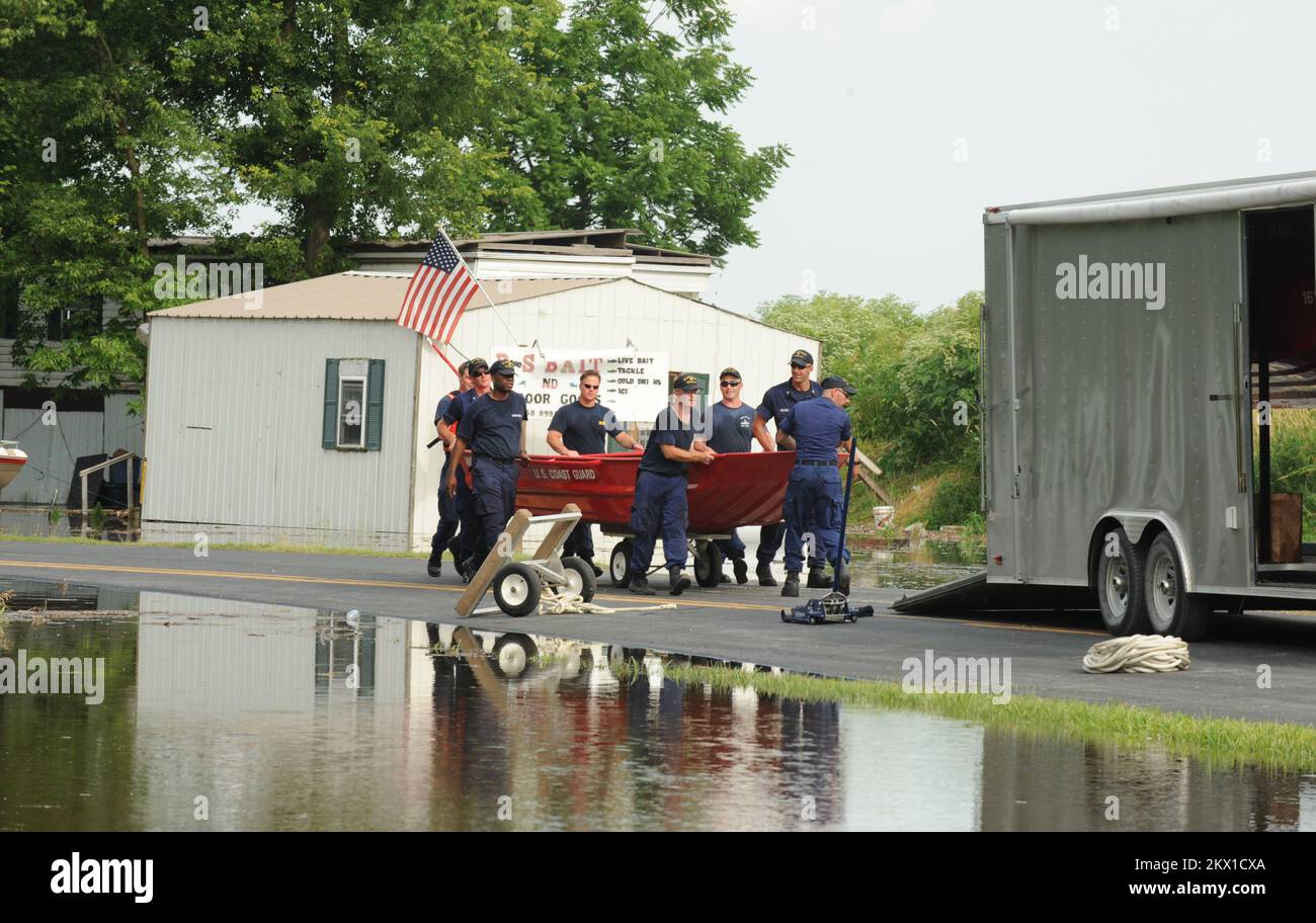 Tennessee national guard emergency hi-res stock photography and images ...