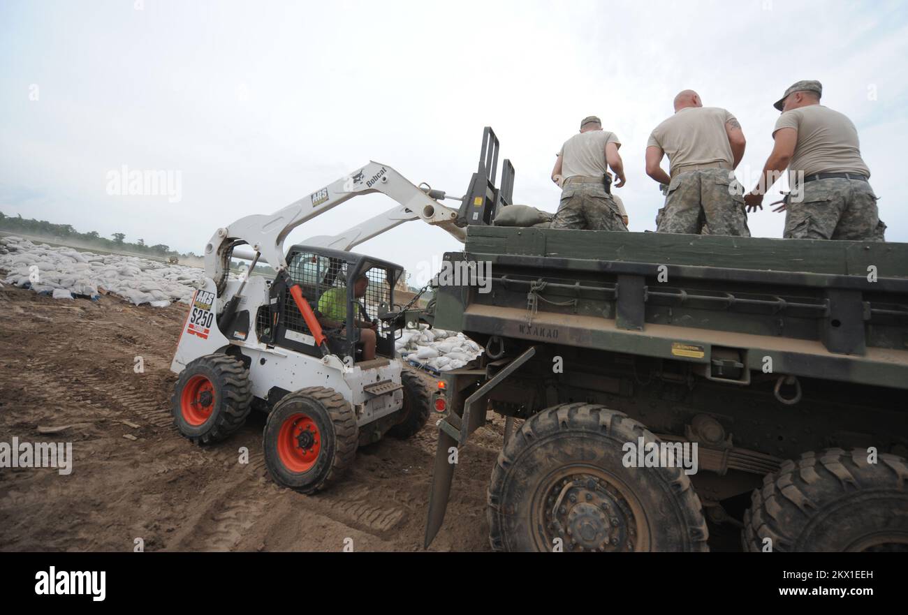 Levee sandbag reinforcement flood hi-res stock photography and images ...