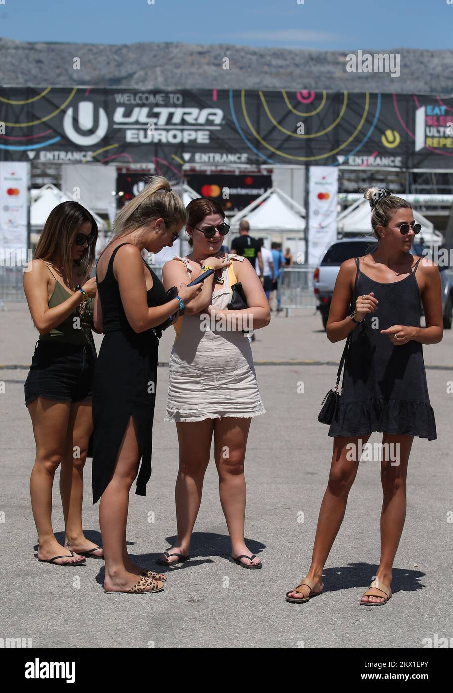 Ultra Rave Girls