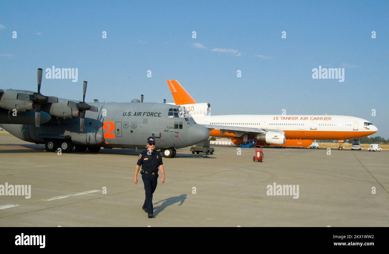 Cal fire firefighting aircraft hi-res stock photography and images - Alamy