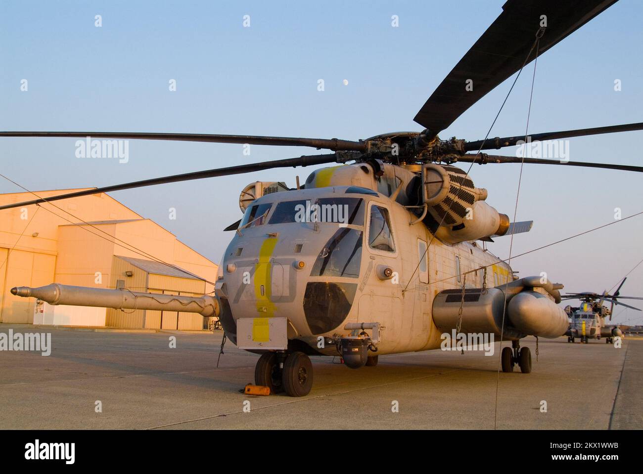 Marine helicopter squadron activities hi-res stock photography and ...
