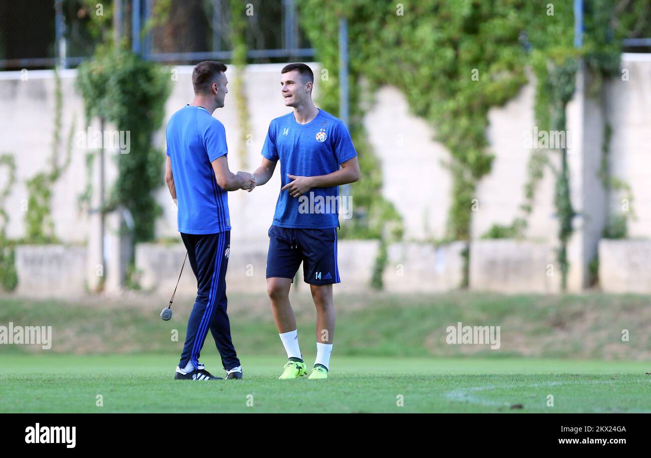 Nogometasi hi-res stock photography and images - Alamy