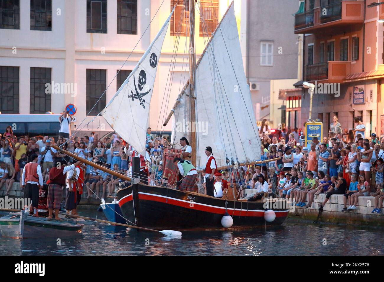 14th century pirates hi-res stock photography and images - Alamy